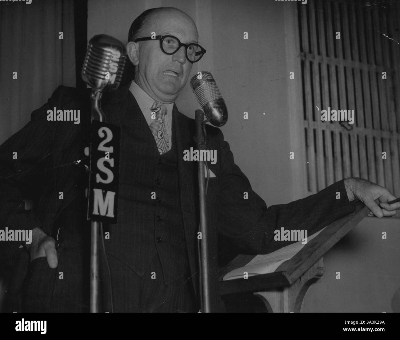 Mr. Howard Beale (Library. Parramatta) speaking at the Kings X ...