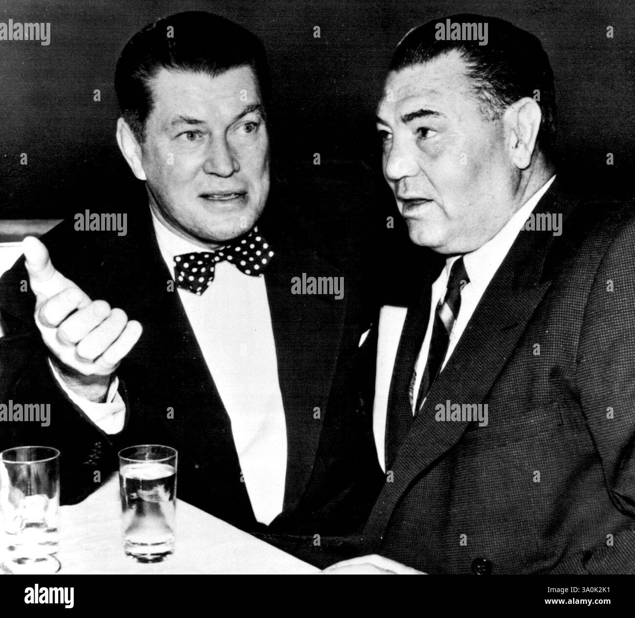 Gene Tunney (left) and Jack Dempsey, world heavyweight boxing champions ...