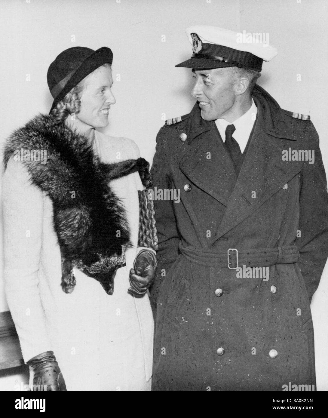 Mr and mrs captain d c t bennett hi-res stock photography and images ...