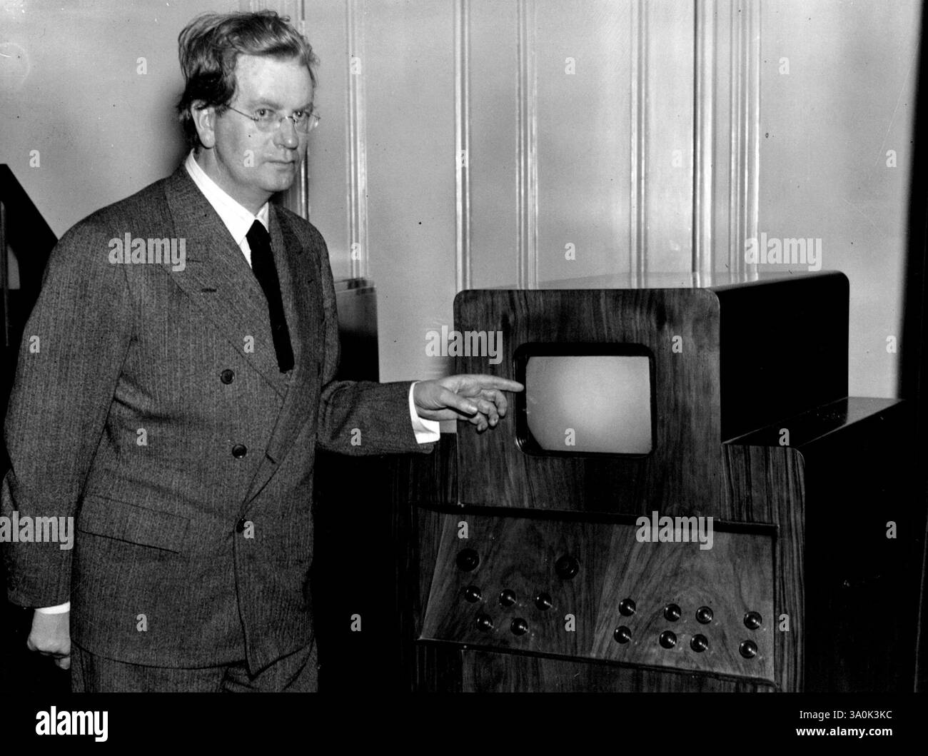 Television This Year -- Mr. J. L. Baird, with one of his latest model ...