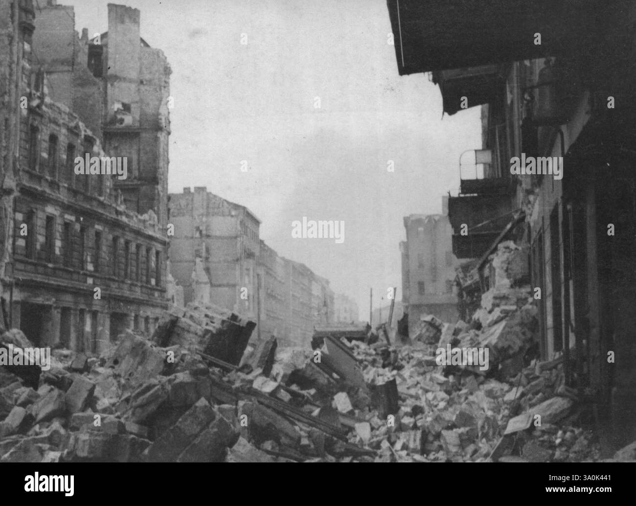 Straße berlin 1945 Black and White Stock Photos & Images - Alamy