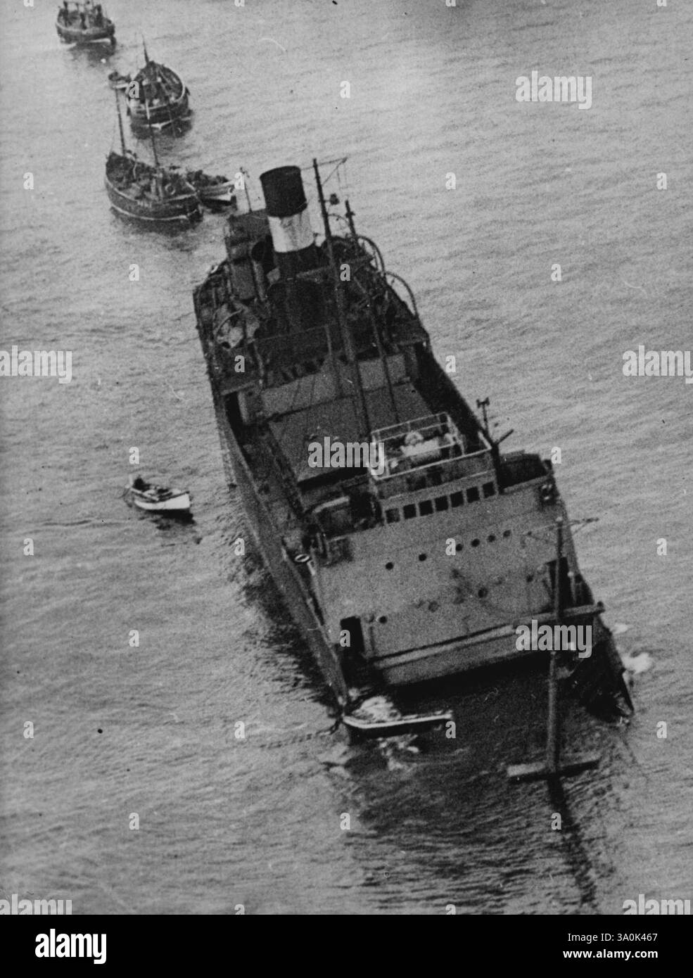 British Ship Strikes Mine -- The 1,771 ton London Collier ship "Betty ...