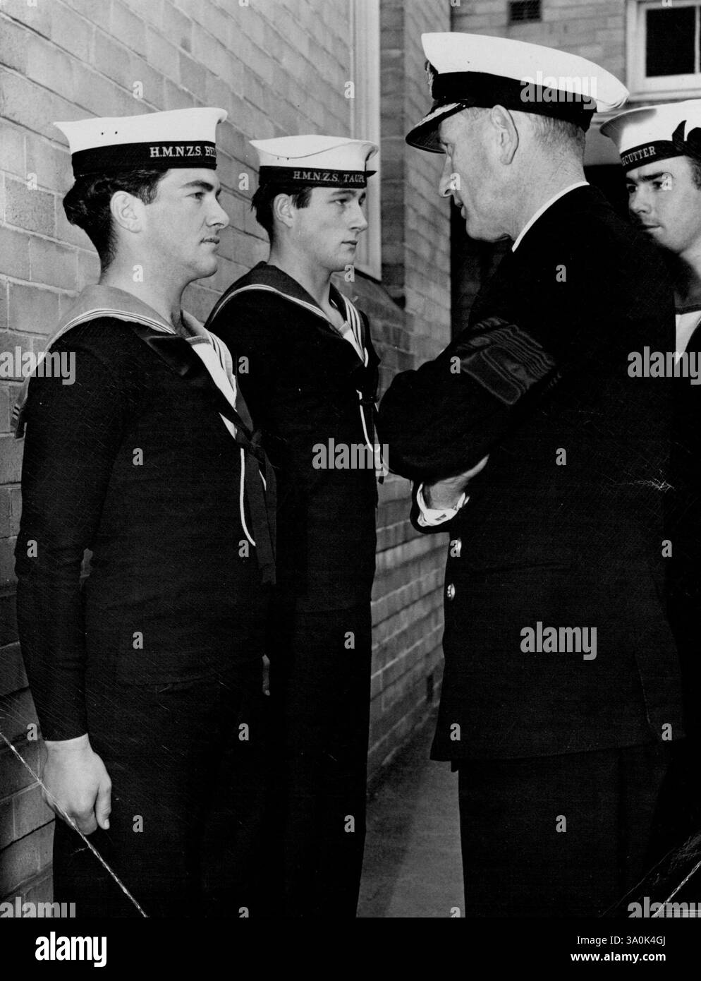 Commadore Ballance inspecting some N.Z. sailors who are here to train ...