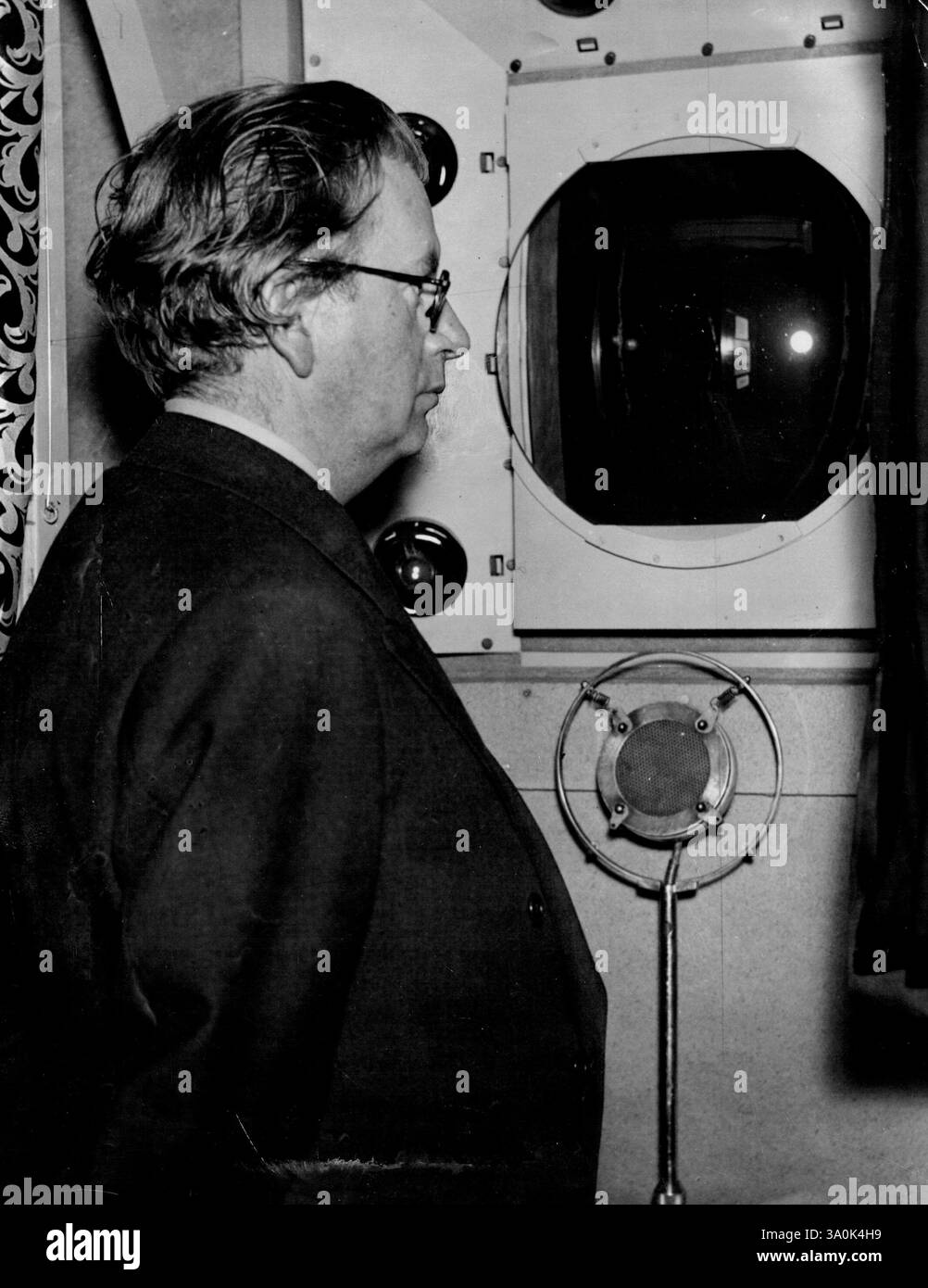 Television Demonstration at the Dominion Theatre -- Mr. John Baird, the inventor of the ...