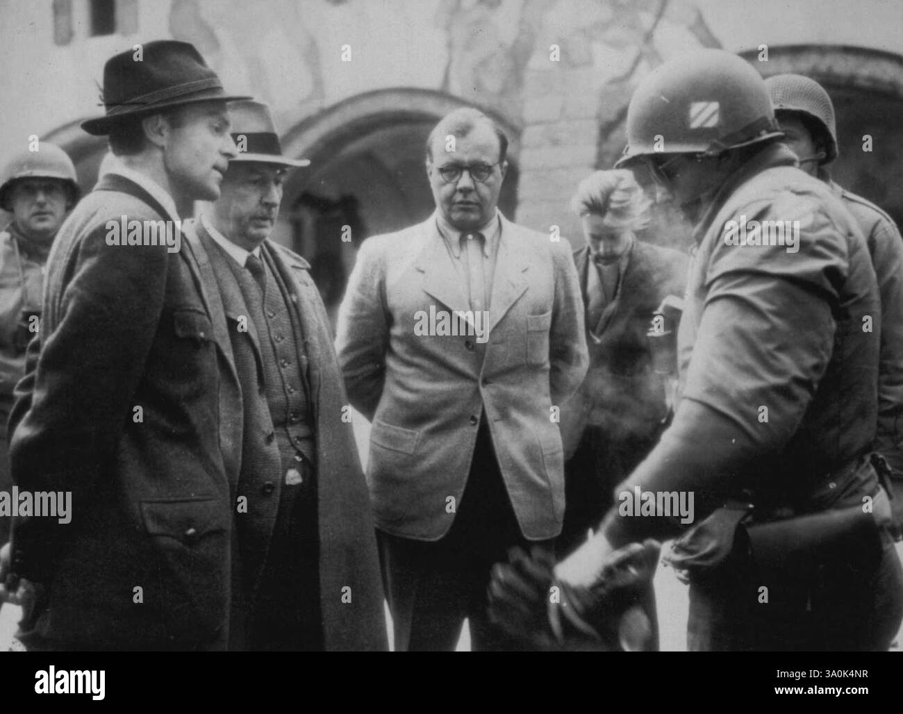 Yanks Question Berchtesgaden Officials -- Lieut. Col. Kenneth Wallace ...