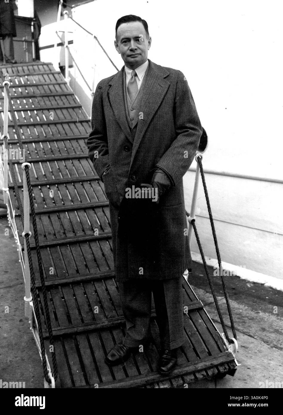 Captain geoffrey bennett hi-res stock photography and images - Alamy