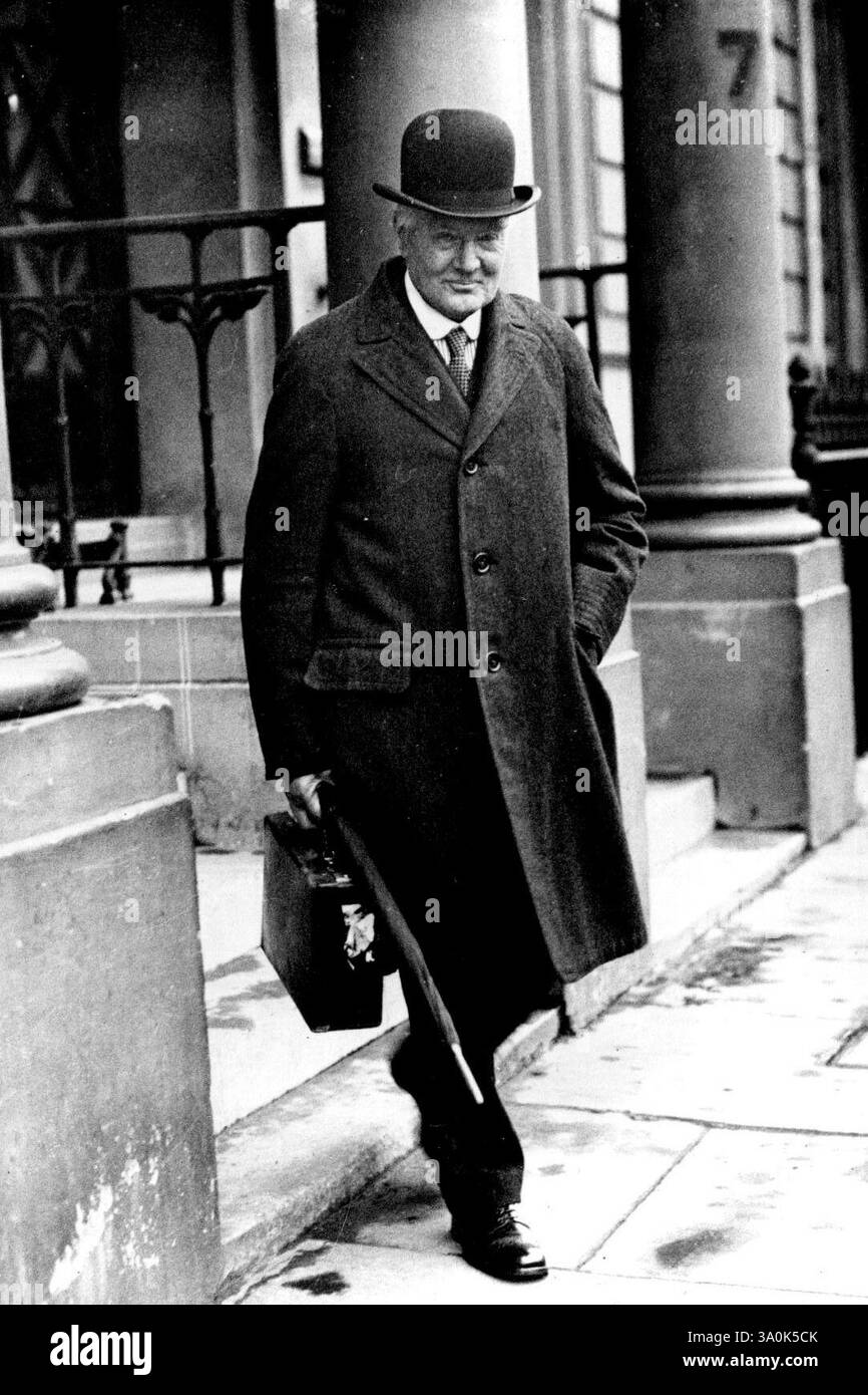 Preliminary Meeting Royal Commission on Arms Traffic -- Chairman Sir ...