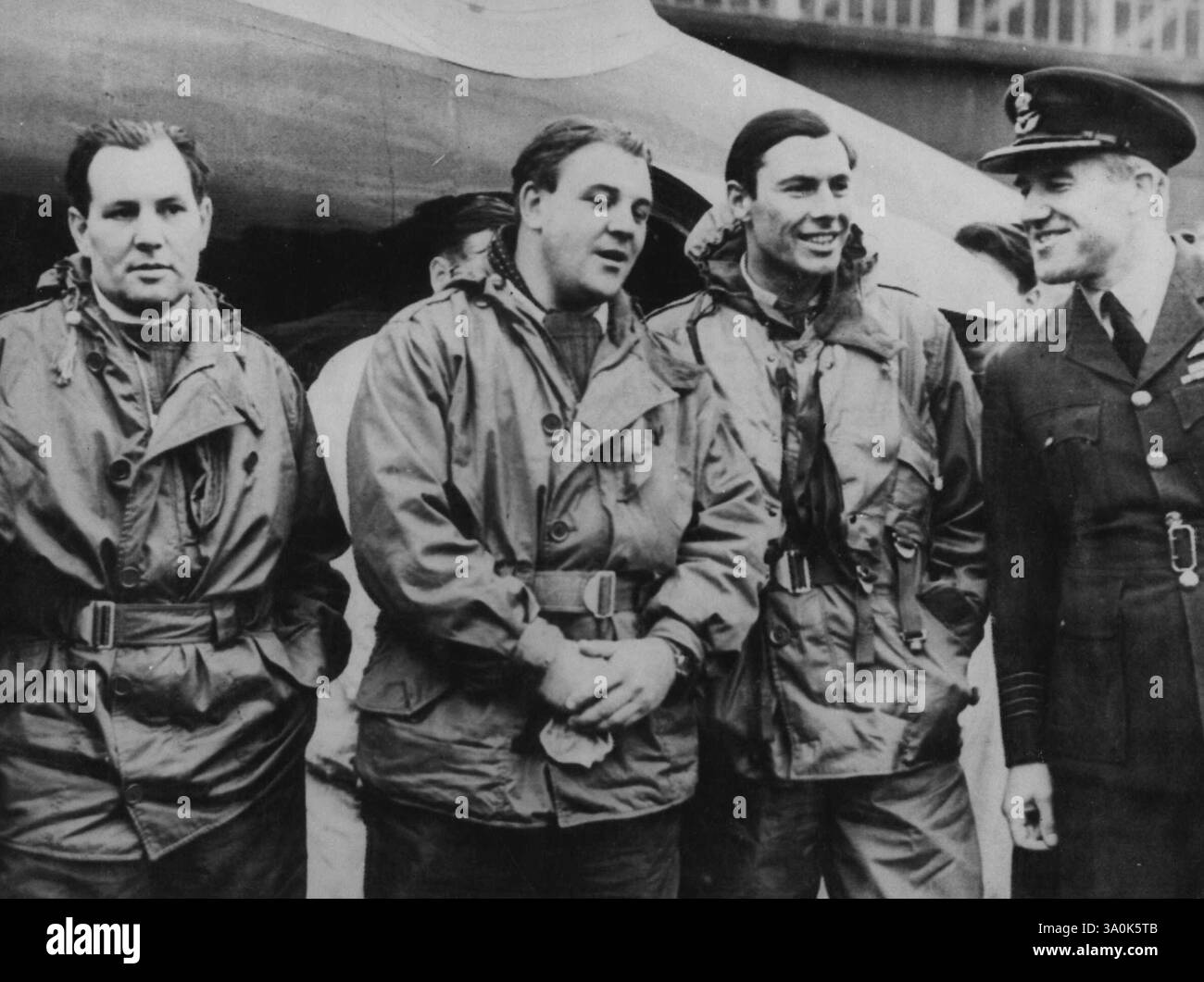 Station commander group captain hi-res stock photography and images - Alamy