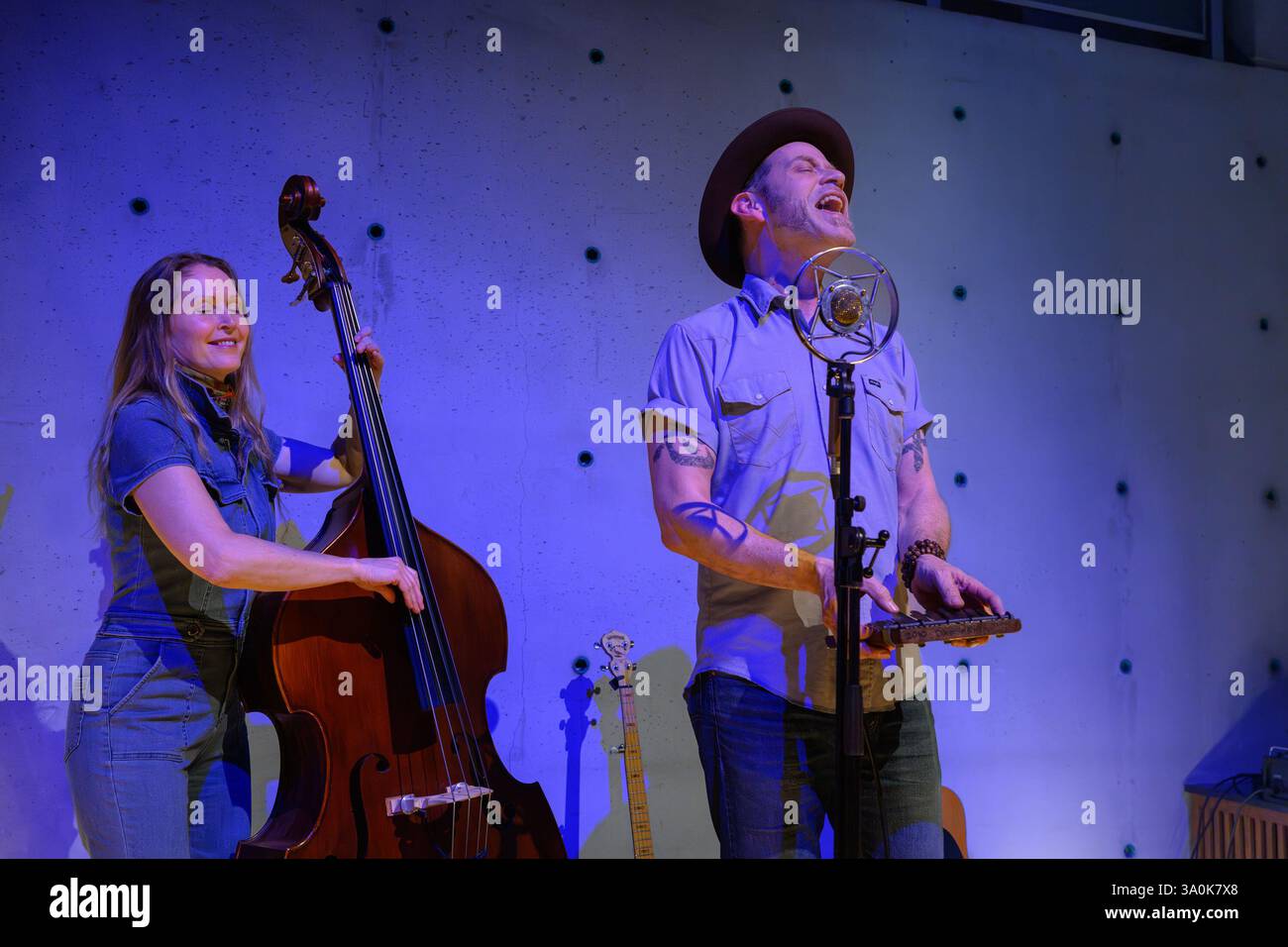 Singer, songwriter, Scott Cook with Pamela Mae in concert Stock Photo ...