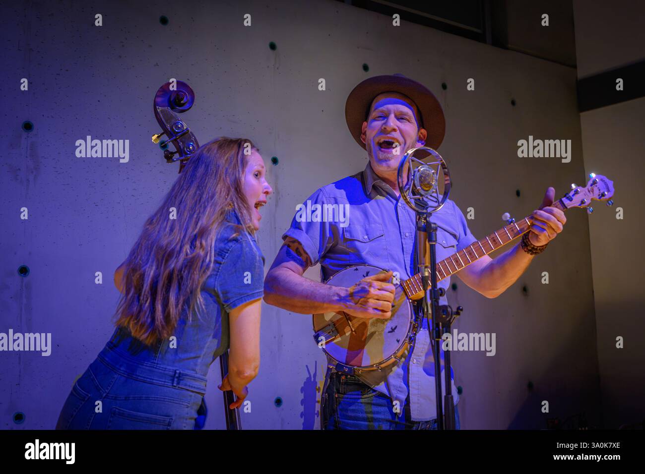 Singer, songwriter, Scott Cook with Pamela Mae in concert Stock Photo ...