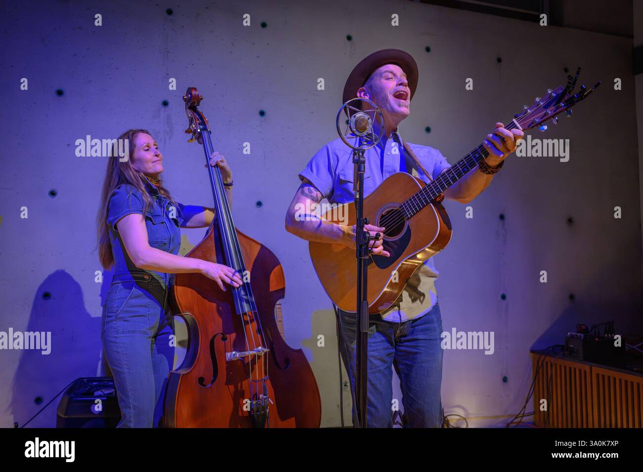 Singer, songwriter, Scott Cook with Pamela Mae in concert Stock Photo ...