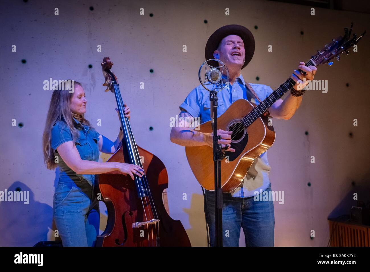 Singer, songwriter, Scott Cook with Pamela Mae in concert Stock Photo ...