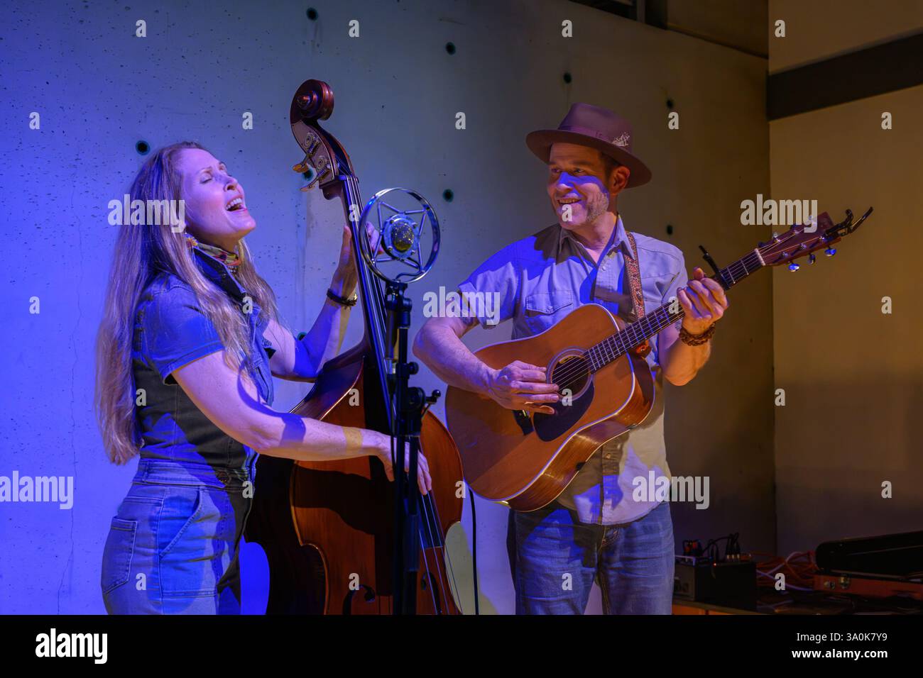 Singer, songwriter, Scott Cook with Pamela Mae in concert Stock Photo ...