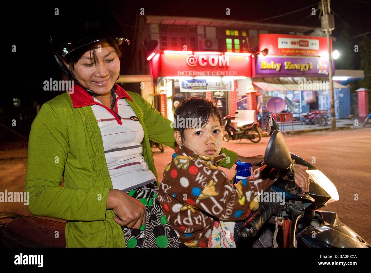 Myanmar, Tangoo, mother and daughter Stock Photo - Alamy