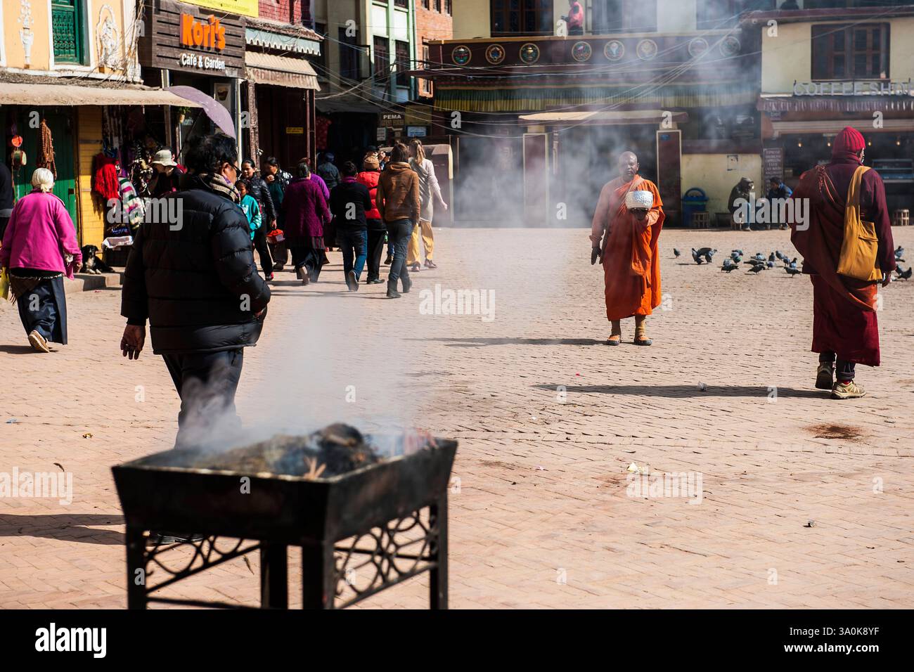 Nepal, Bouddhnath, monk Stock Photo - Alamy