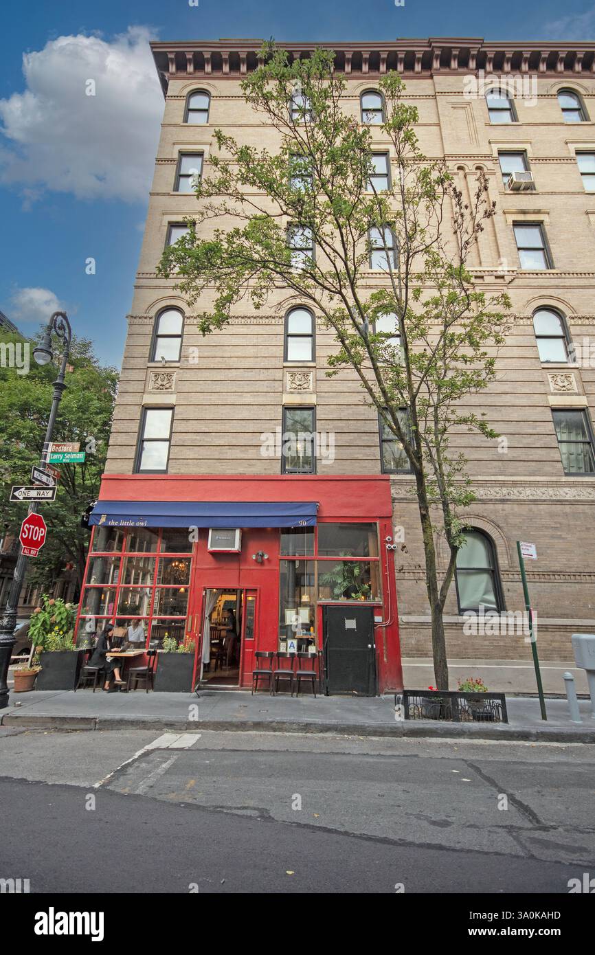 Building where the television sitcom FRIENDS was set, 90 Bedford Street ...