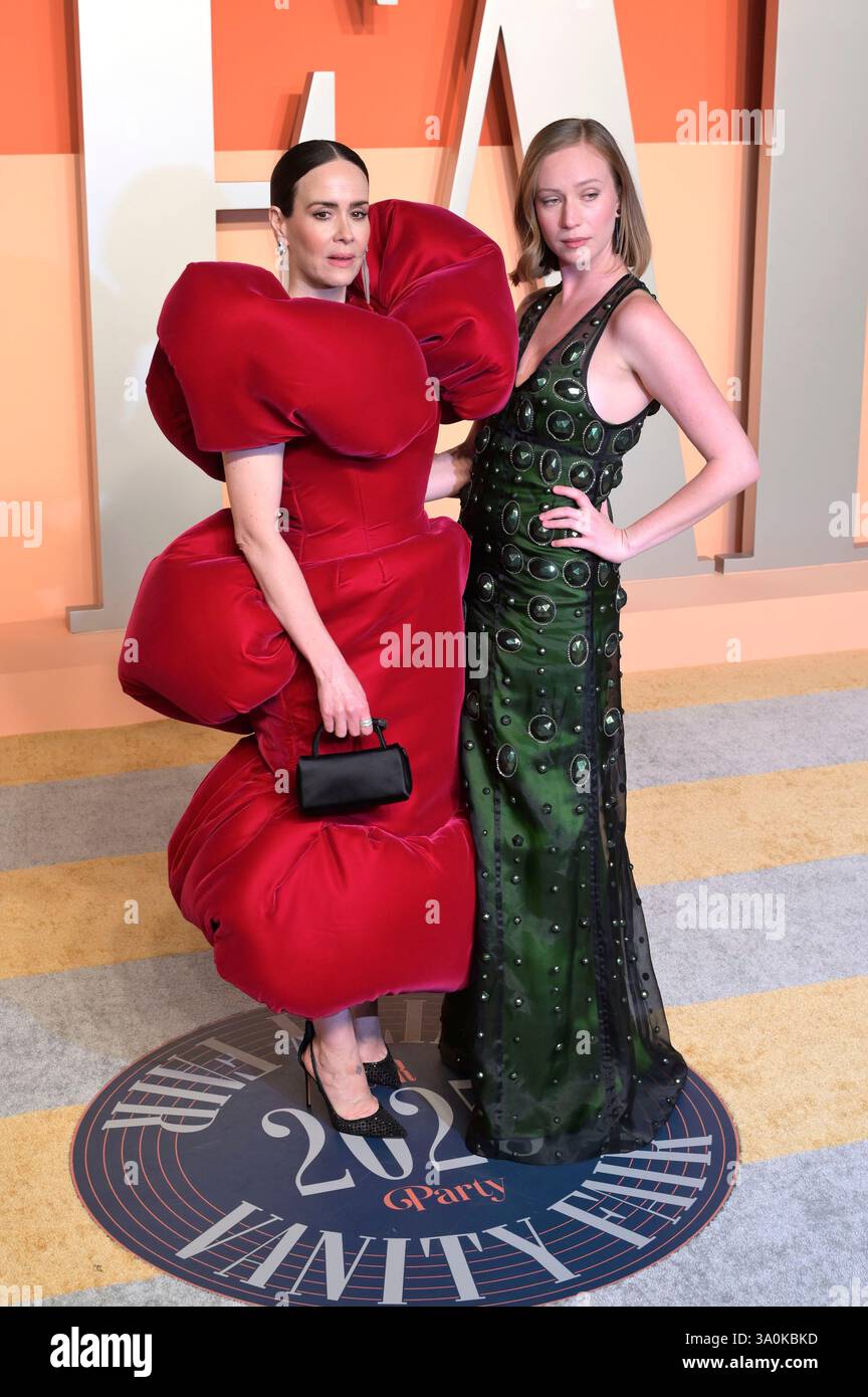 Sarah Paulson und Hannah Einbinder bei der Vanity Fair Oscar Party 2025 ...