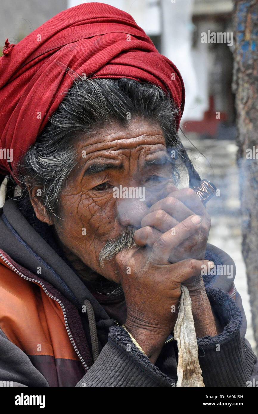 Nepal, Mustang, smoking marijuana Stock Photo - Alamy