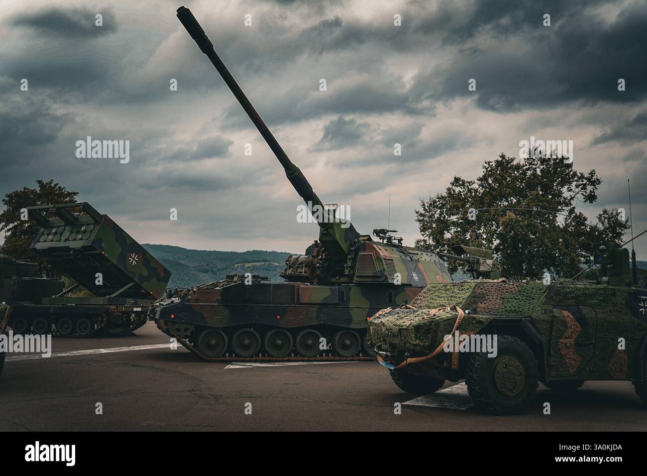 Artillery modernization hi-res stock photography and images - Alamy