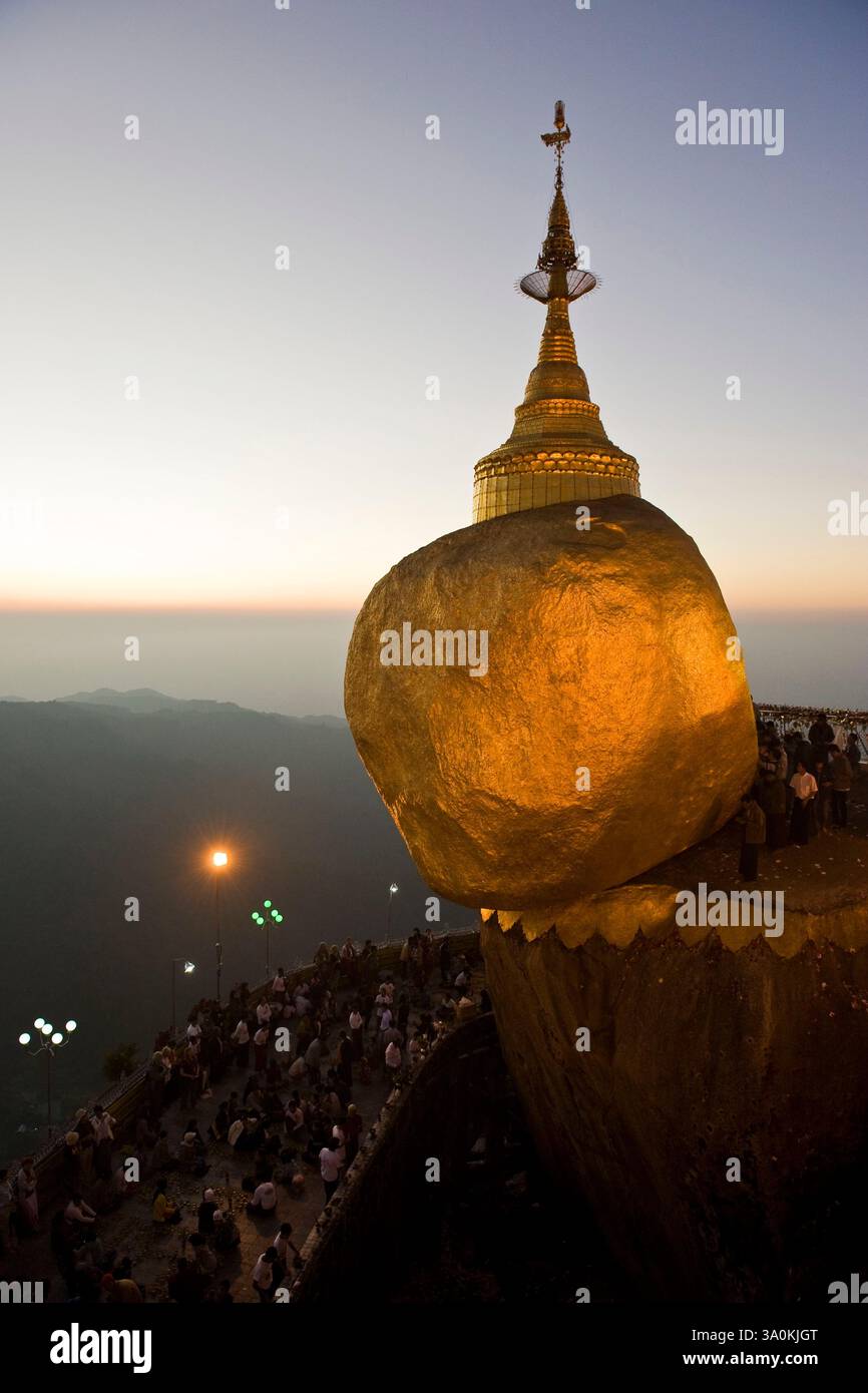 Myanmar, Kyaiktiyo, Golden Rock, pilgrims Stock Photo - Alamy