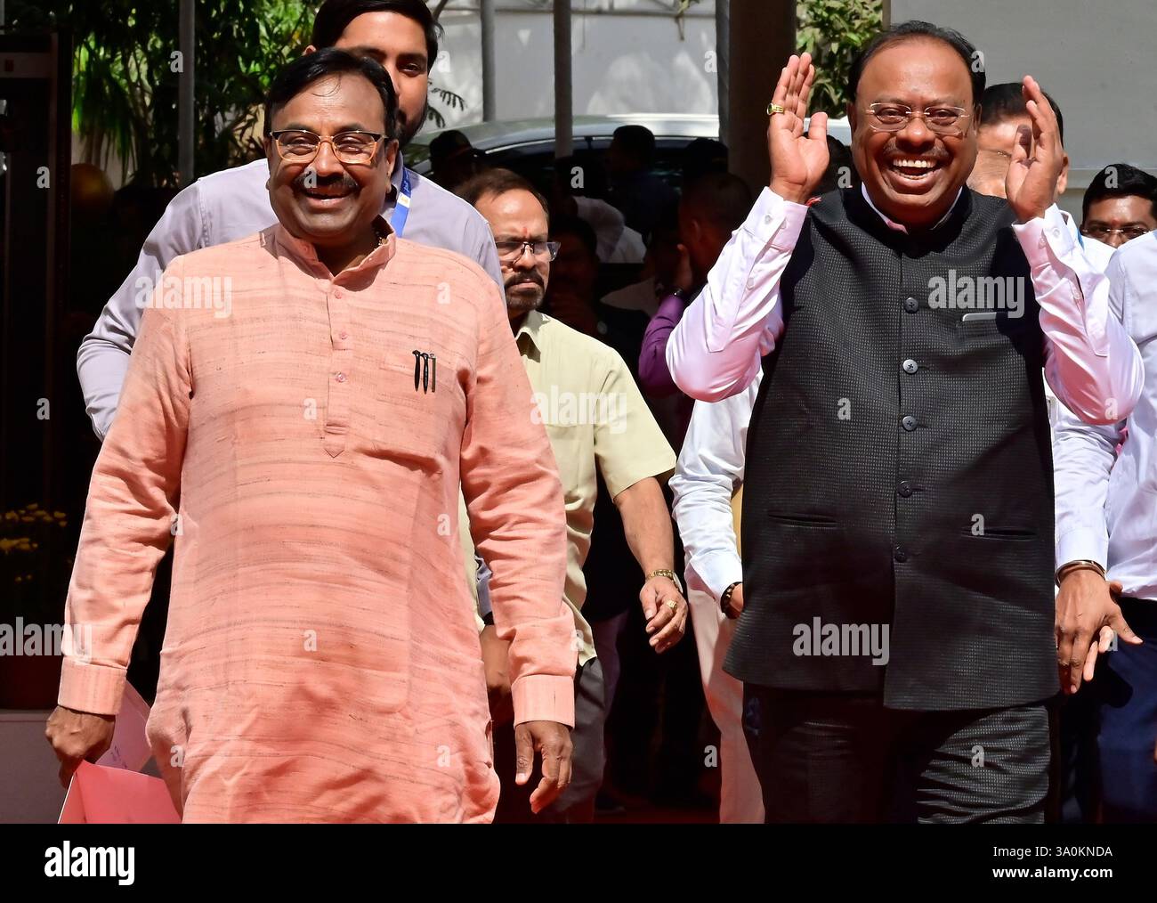 Sudhir mungantiwar hi-res stock photography and images - Alamy