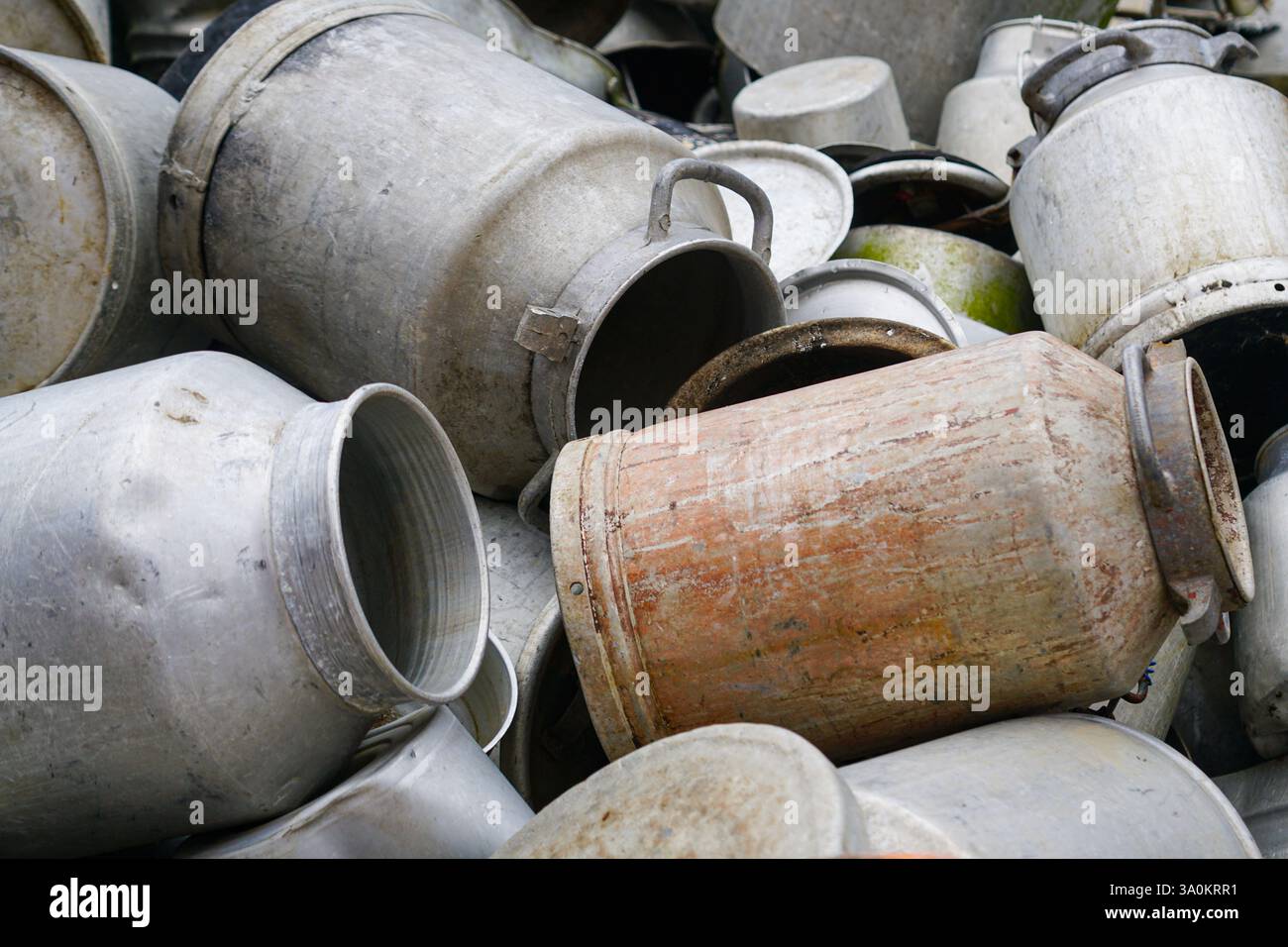 Large pile of various old aluminum pots and cans, aluminum scrap ...