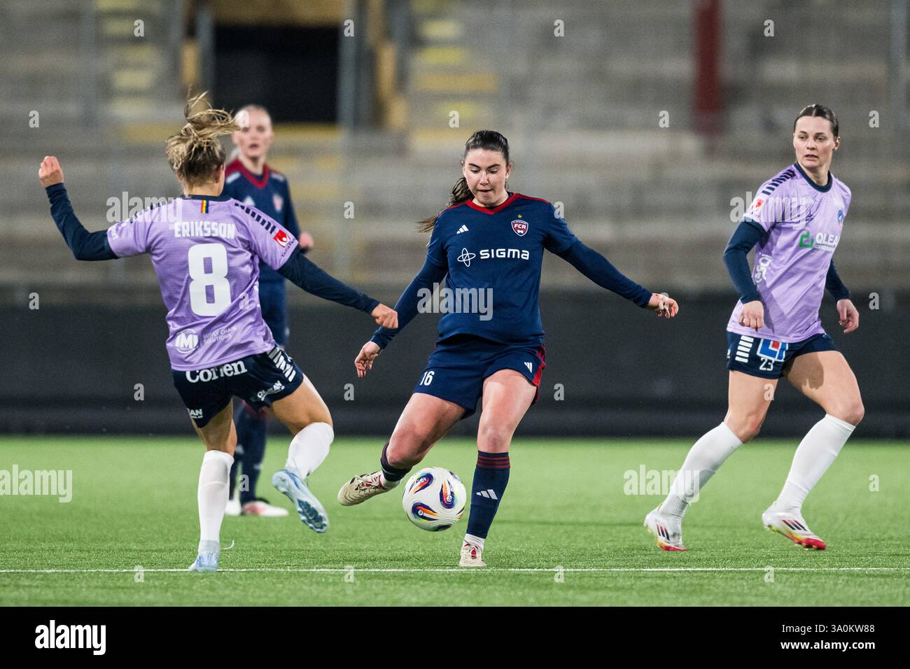 250304 Linköpings Sara Eriksson och Rosengårds Emilia Pelgander under ...