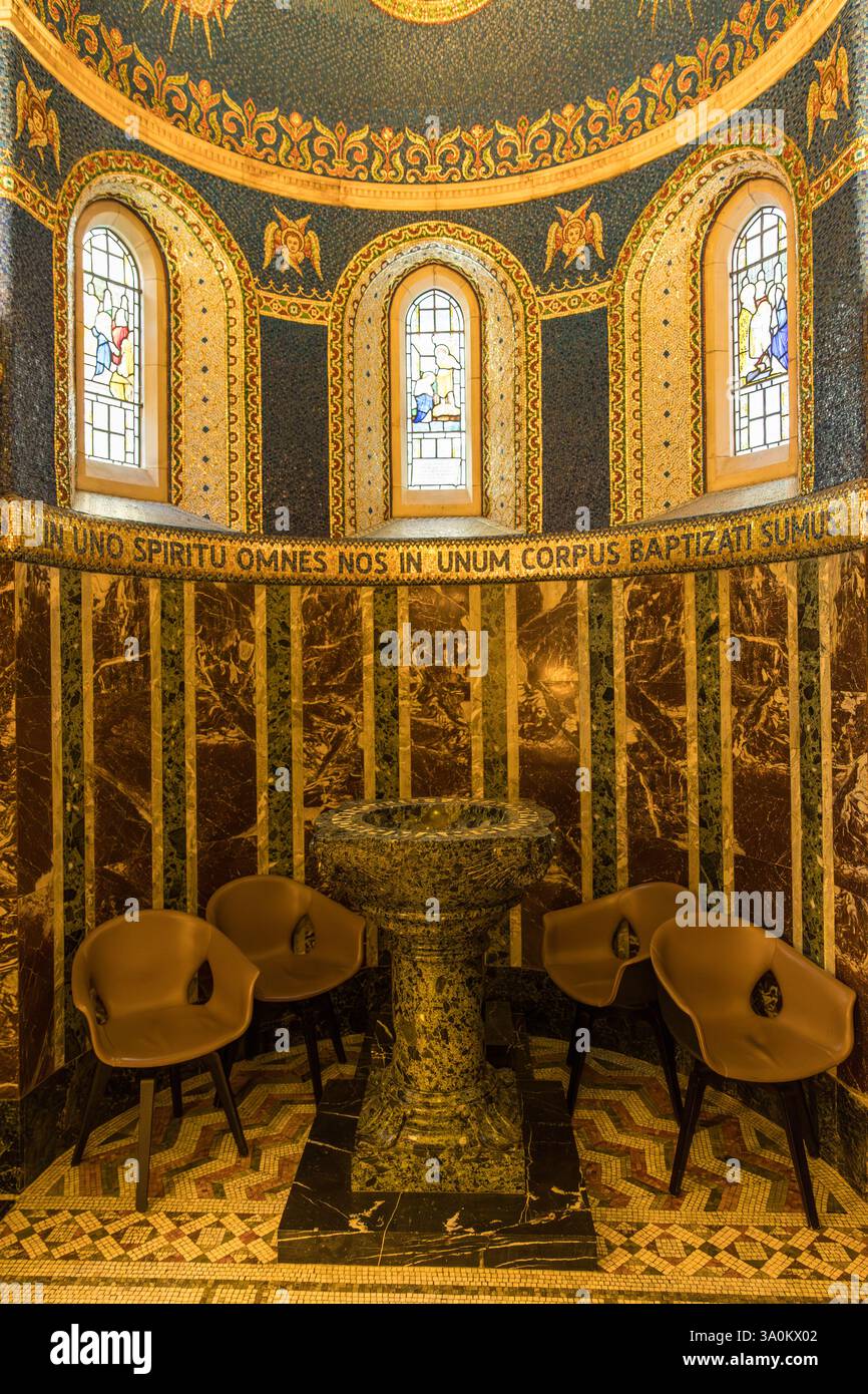 Fitzrovia Chapel, inside Stock Photo - Alamy