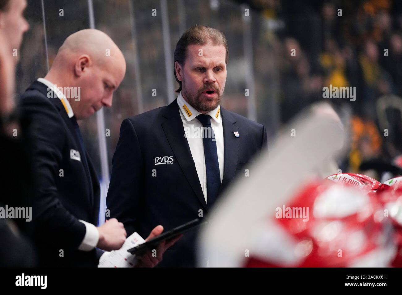 250304 Timrås tränare Olli Jokinen under ishockeymatchen i SHL mellan ...