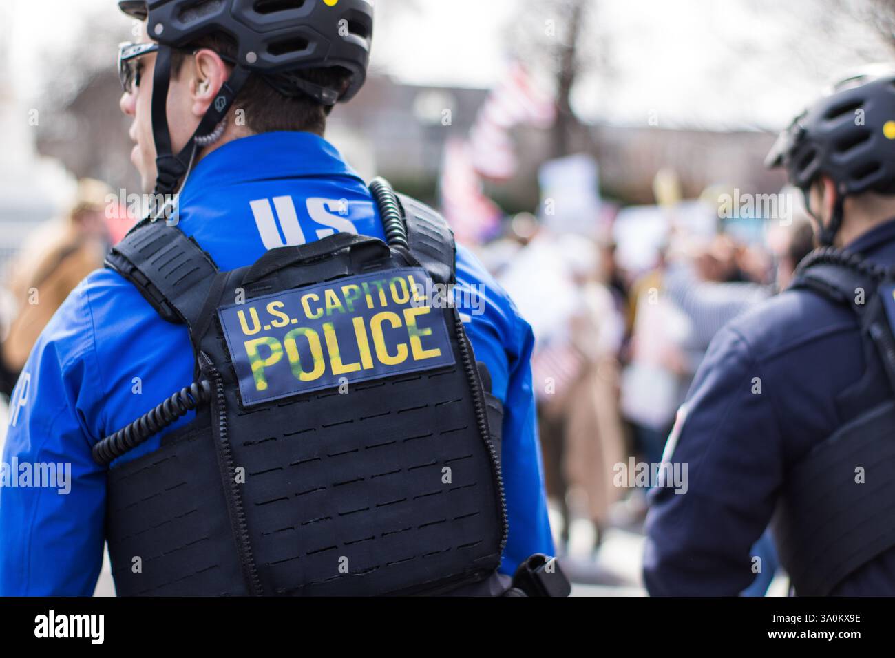 WASHINGTON - US Capitol Police officers block a large group of ...