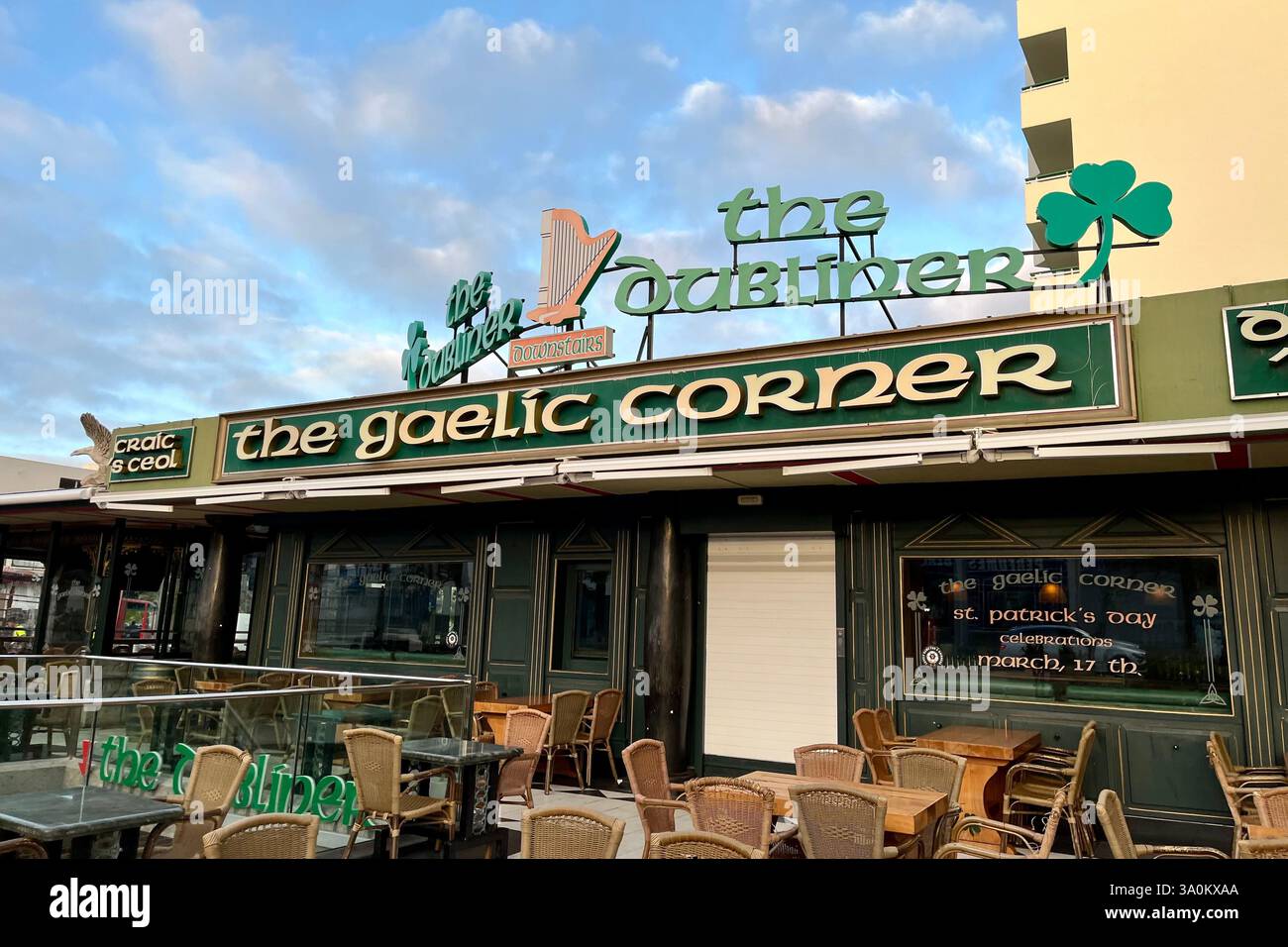 Irish pub playa de las americas hi-res stock photography and images - Alamy