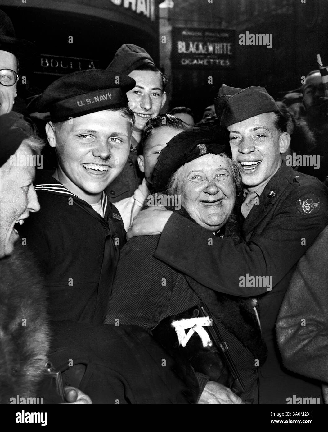 Jubilant American soldier hugging motherly English woman and victory ...