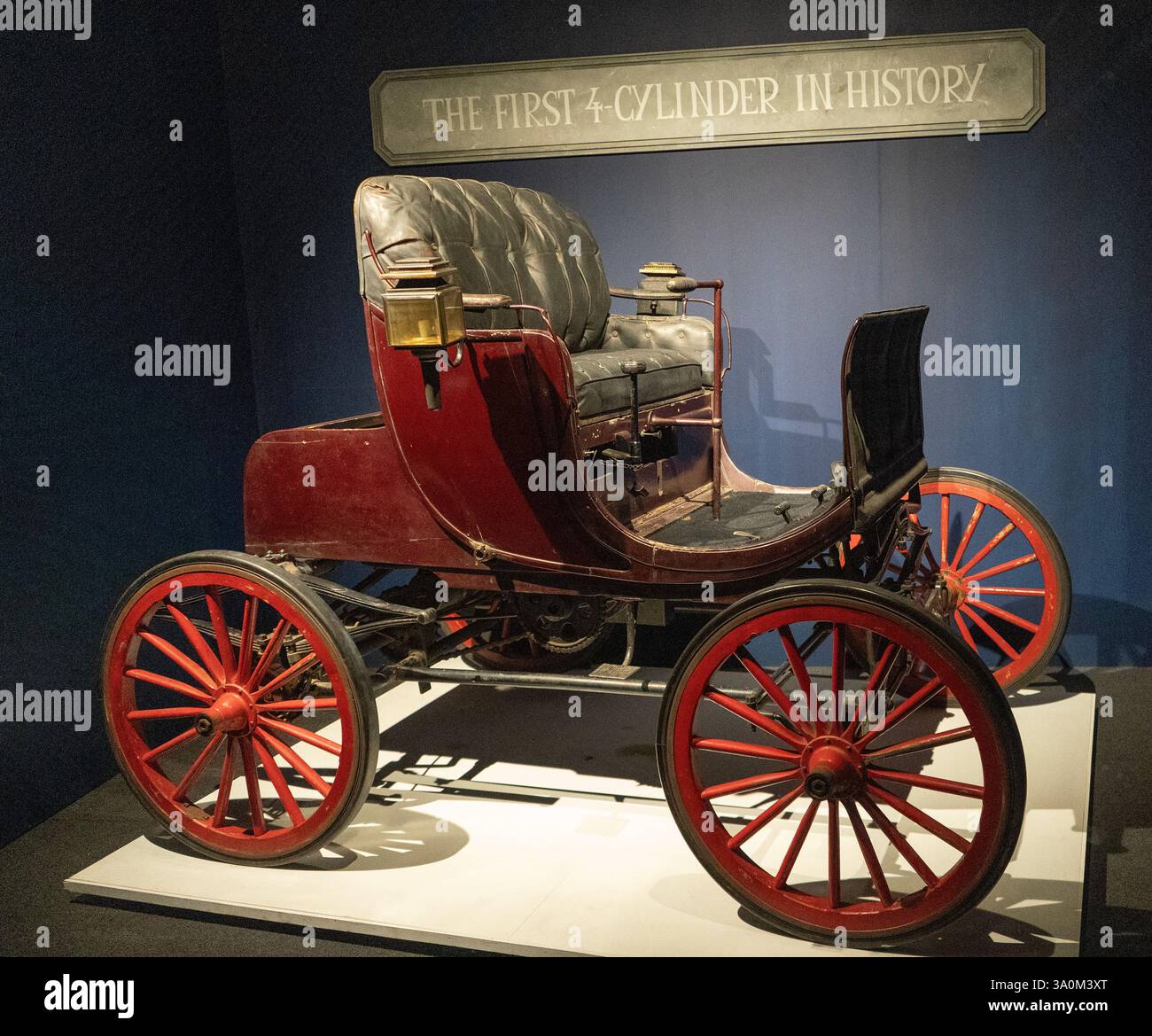 An 1895 Buffam Four Cylinder Stanhope(the first 4-cylinder car in the ...