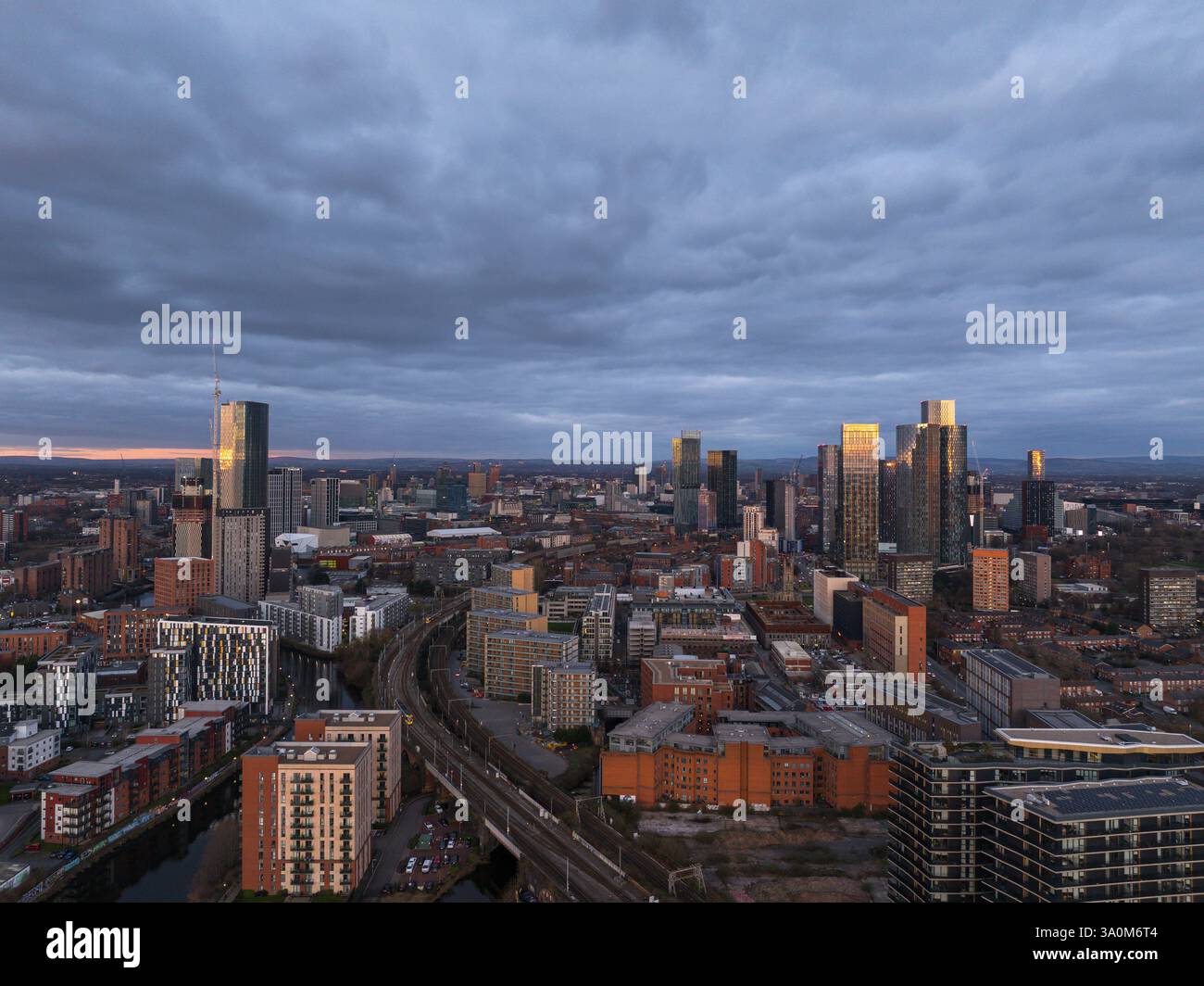 Aerial panorama manchester skyline hi-res stock photography and images ...