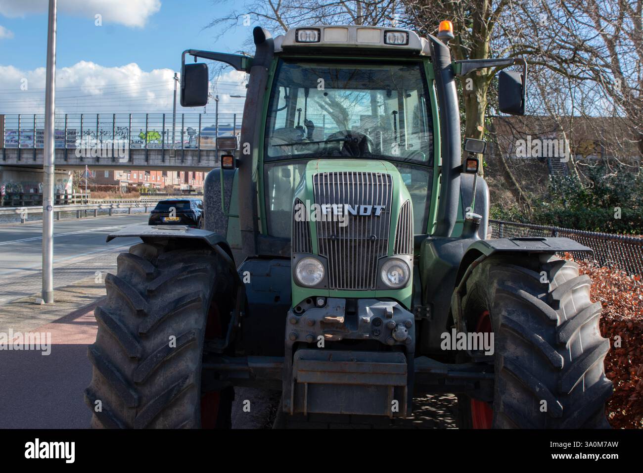 Logo sign tractor outside hi-res stock photography and images - Alamy
