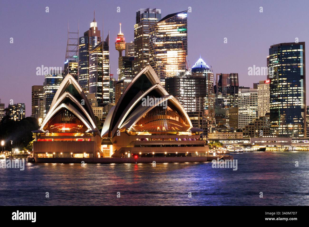 A winter twilight view of downtown Sydney, Australia and the Sydney ...