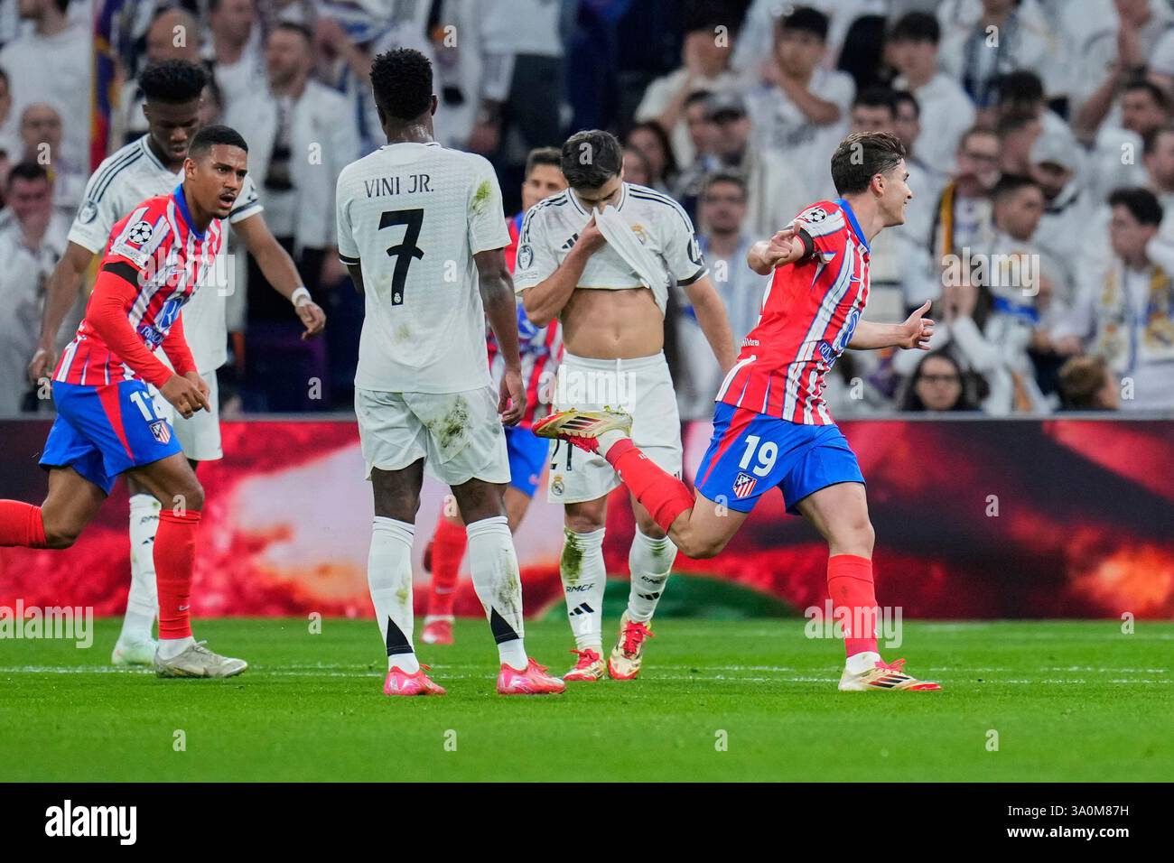 Atletico Madrid's Julian Alvarez, right, celebrates after scoring his ...