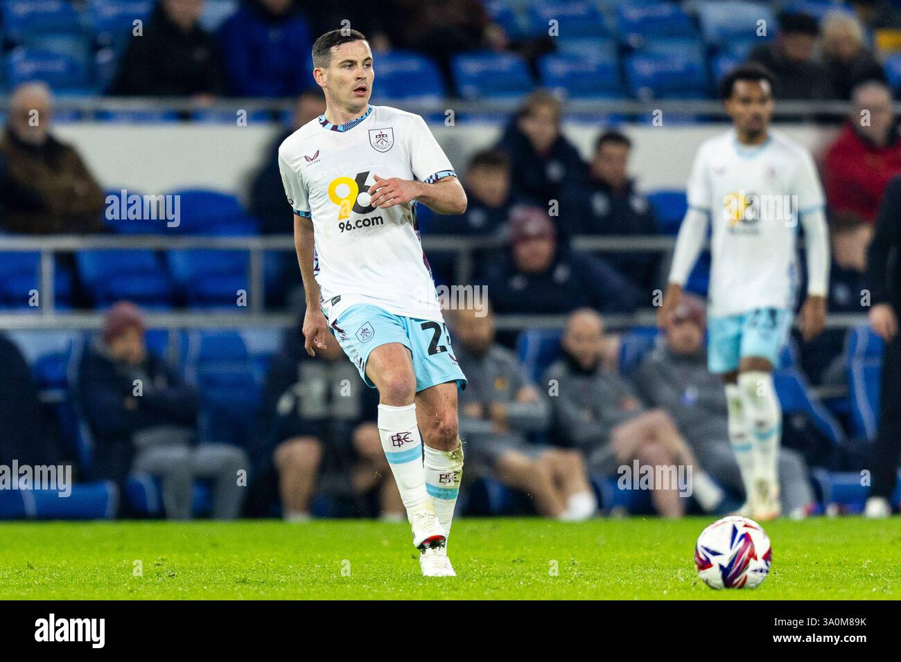 Josh cullen of burnley fc hi-res stock photography and images - Alamy