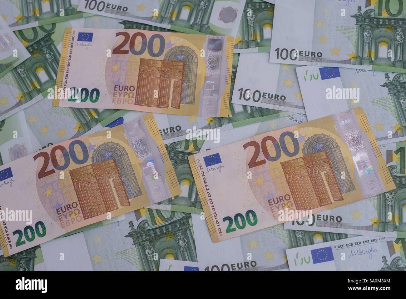 200 euro notes hi-res stock photography and images - Alamy