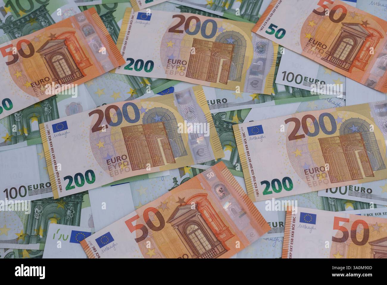 100 and 200 Euro notes Stock Photo - Alamy