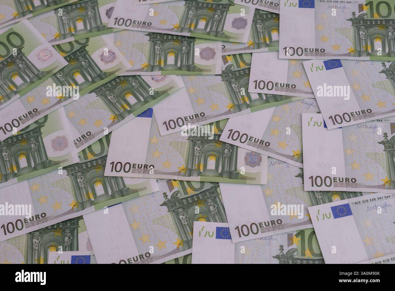 100 Euro notes Stock Photo - Alamy