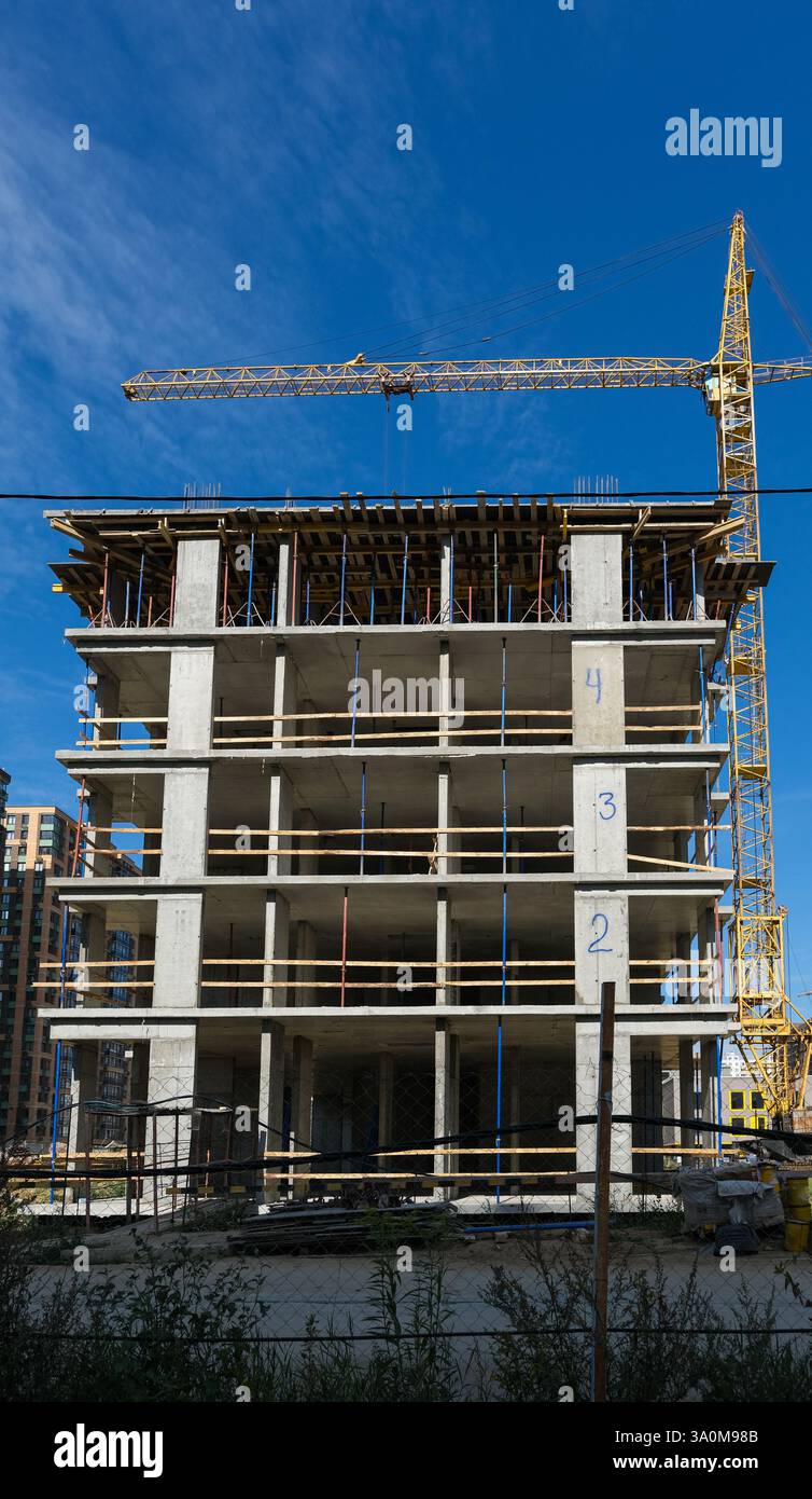 Skeleton of a residential multi-storey apartment building in a new ...