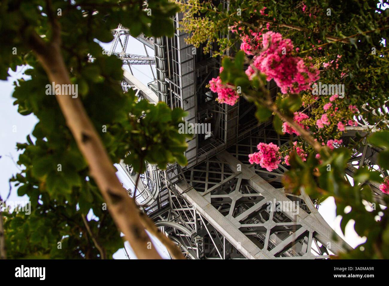 Unique and Abstract low-angle views of the Williamsburg Bridge taken ...