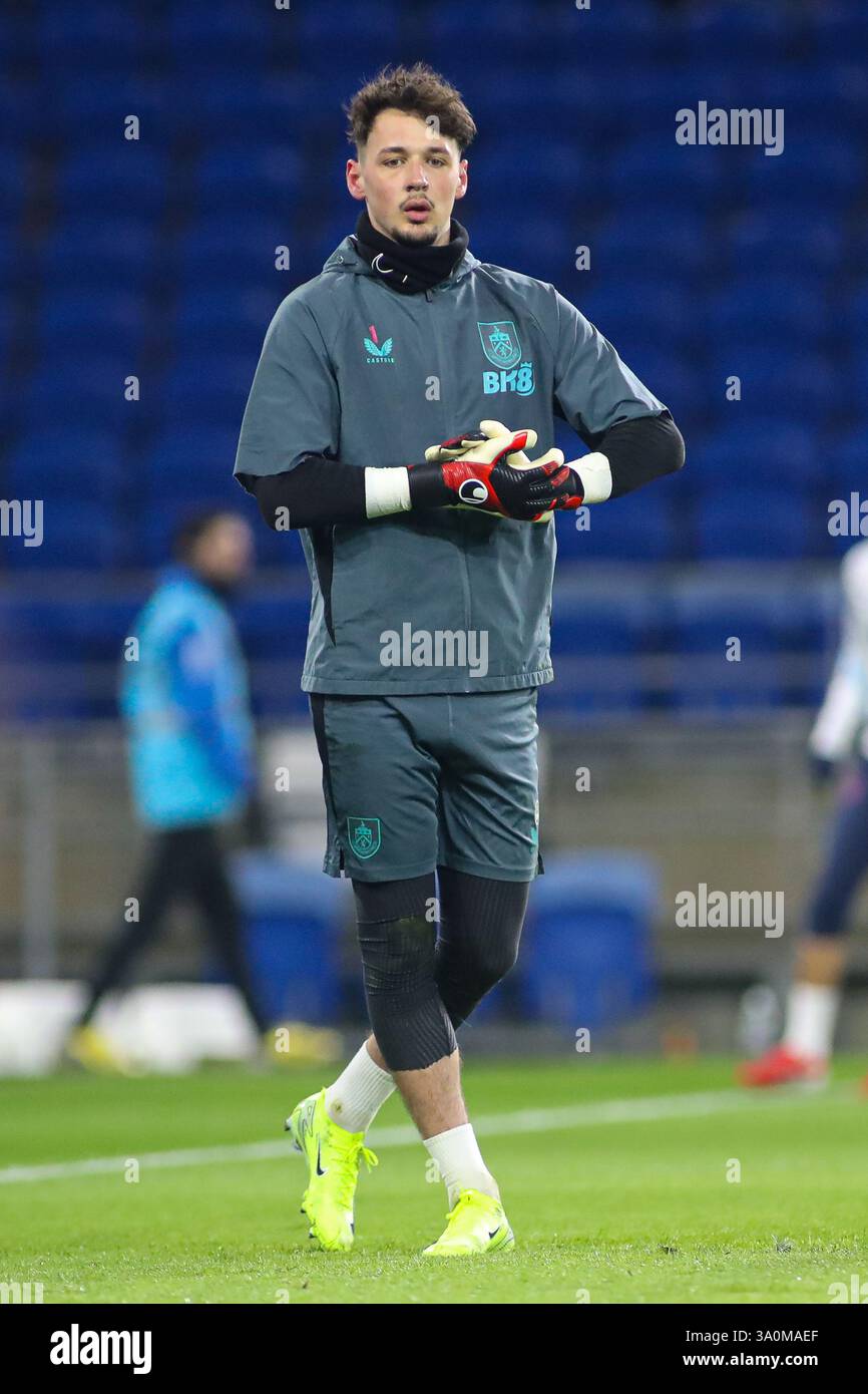 Cardiff, UK. 04th Mar, 2025. Burnley goalkeeper James Trafford warms up ...