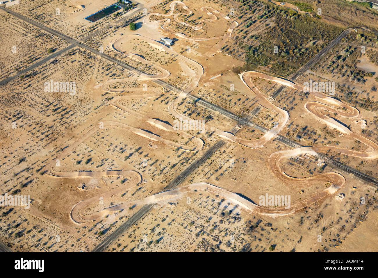 Curved lines in golden hi-res stock photography and images - Alamy