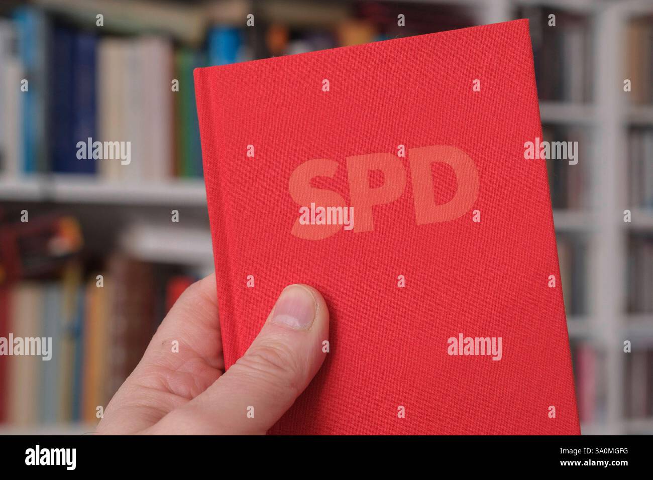 SPD Parteibuch mit Ansteck-Button Ich wähle SPD *** SPD party card with ...