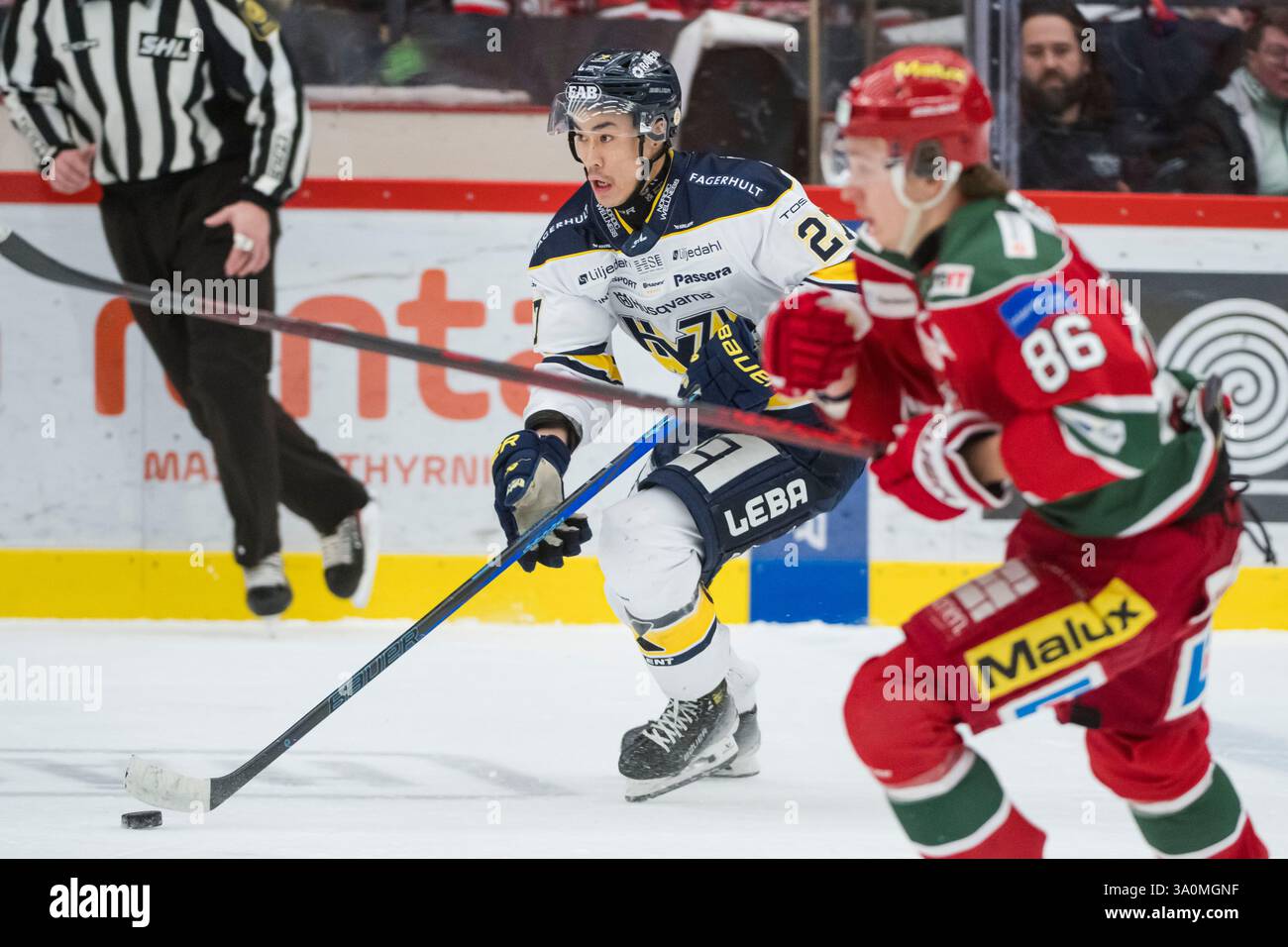 250304 HV71s Jonathan Ang under ishockeymatchen i SHL mellan Modo och HV71 den 4 mars 2025 i ...