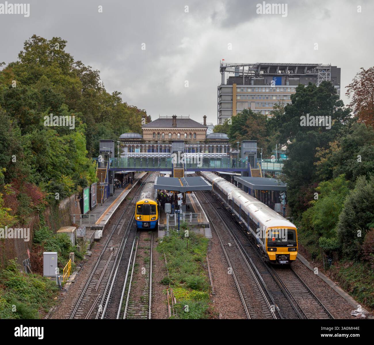 Denmark Hill railway station, London, UK SouthEastern class 465 train ...
