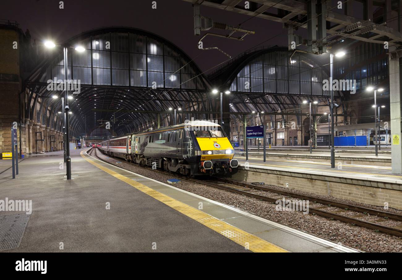 London Kings Cross railway station. LNER class 91 electric locomotive ...