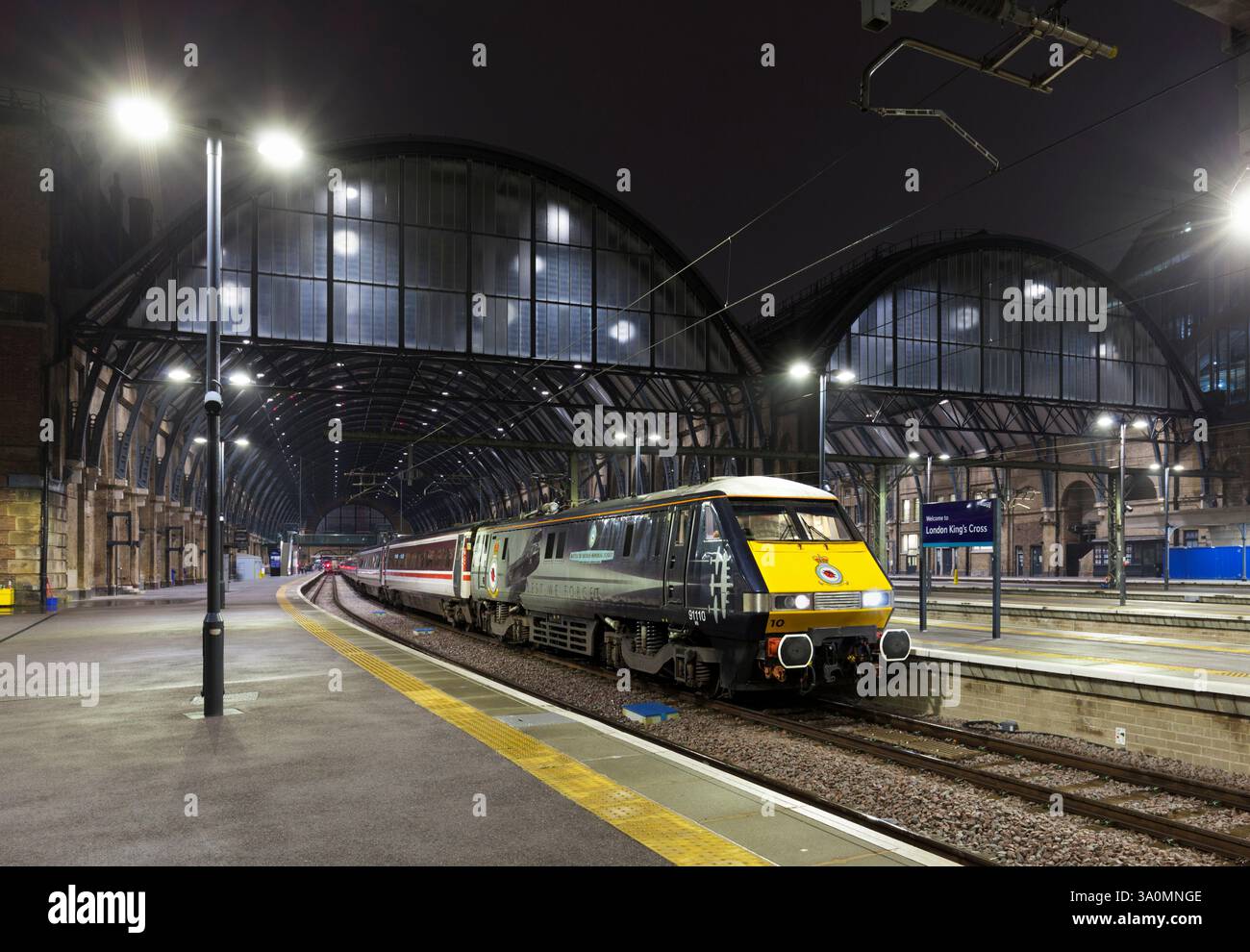 25/09/2024 London Kings Cross 91110 Battle of Britain memorial flight ...